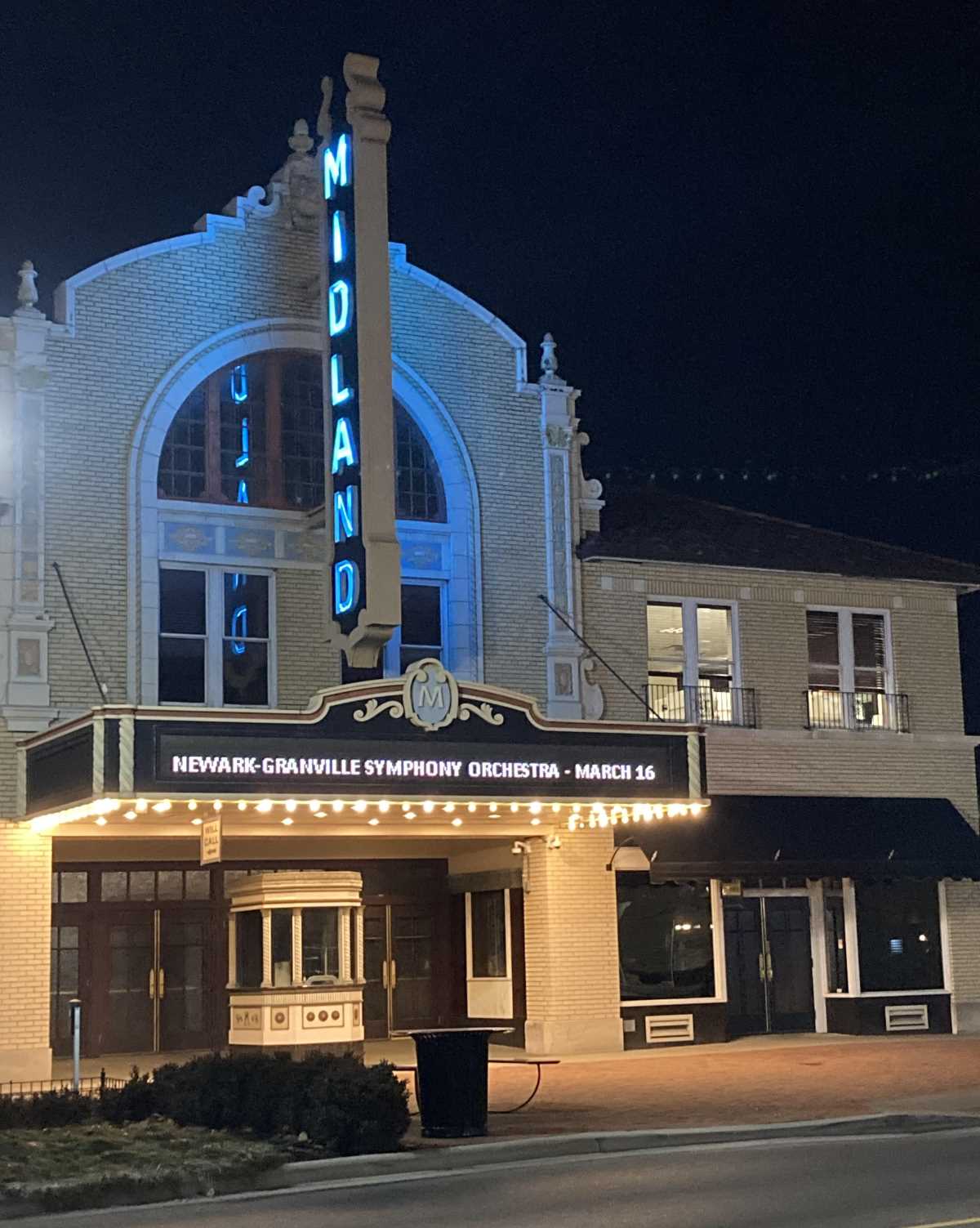 Historic Theatres – Dusty Tires