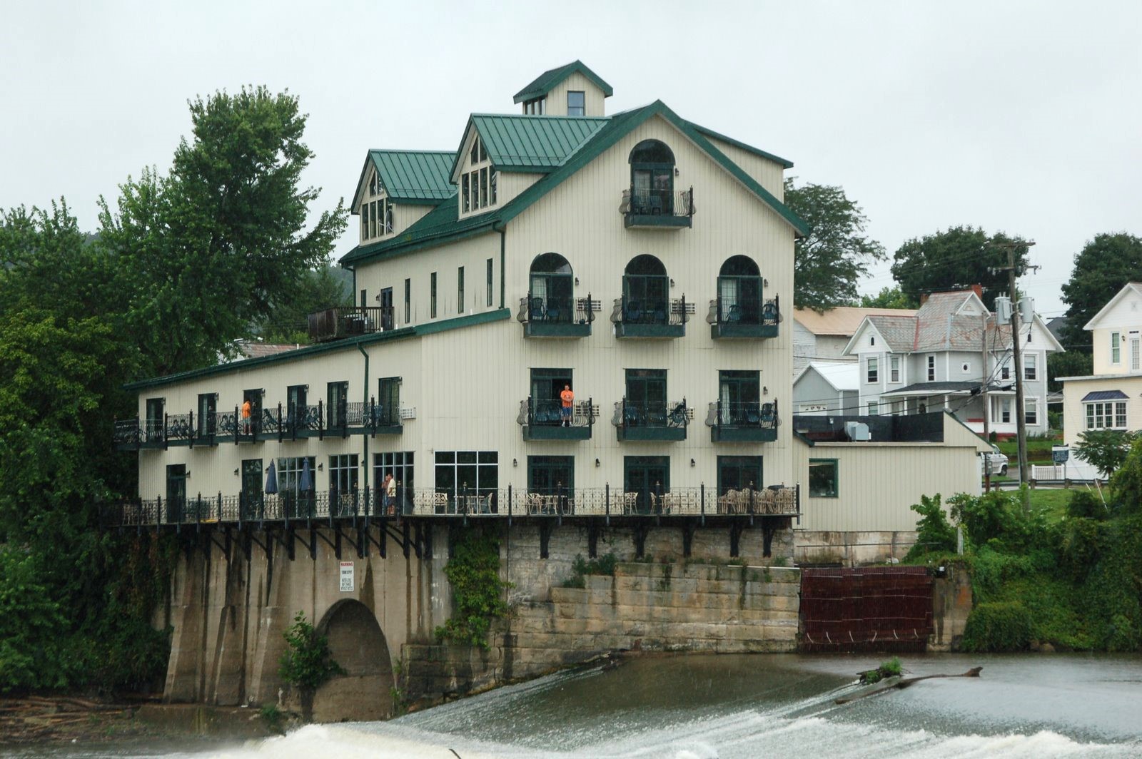 Stockport Mill Inn has picturesque spot on Muskingum River – Dusty Tires