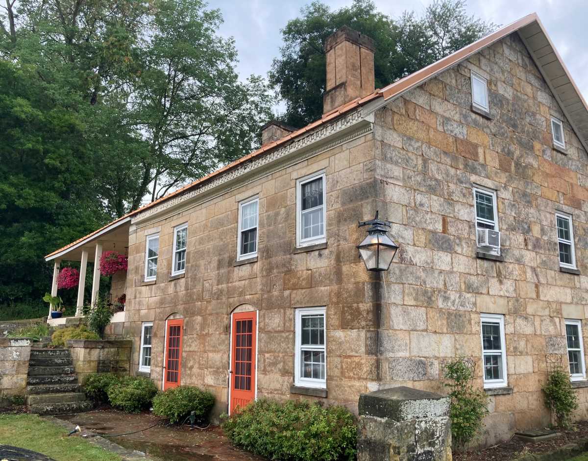 Historic Taverns – Dusty Tires