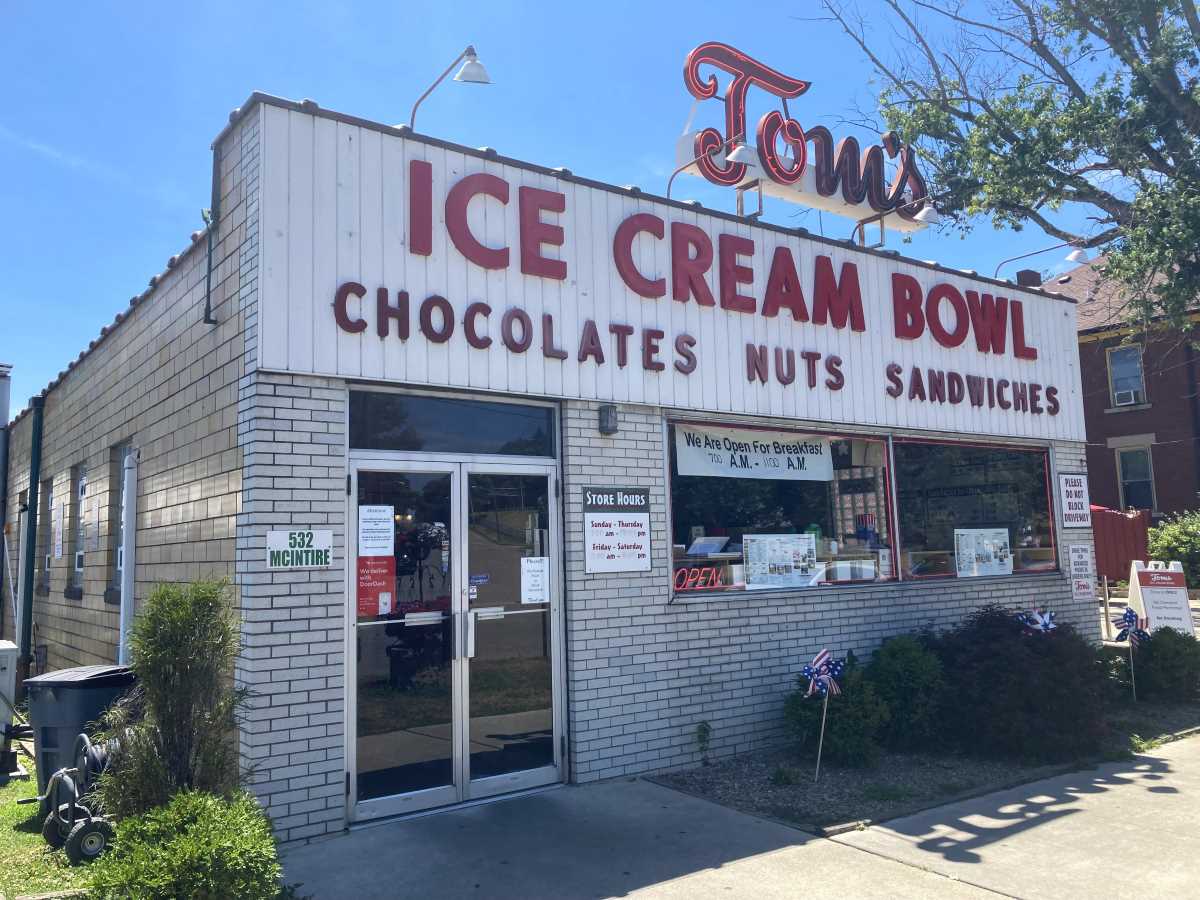 Tom’s Ice Cream Bowl offers a generous scoop of tradition – Dusty Tires